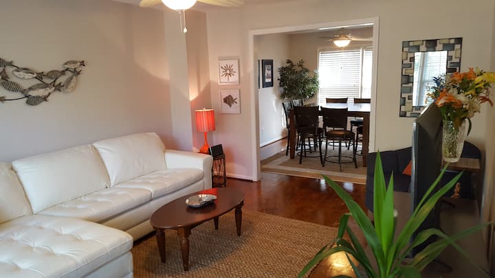 Charming, Convenient Mt. Pleasant Townhouse - Charleston, SC