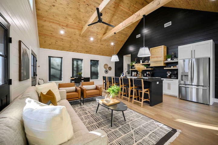 A Stunning Broken Bow Escape - United States
