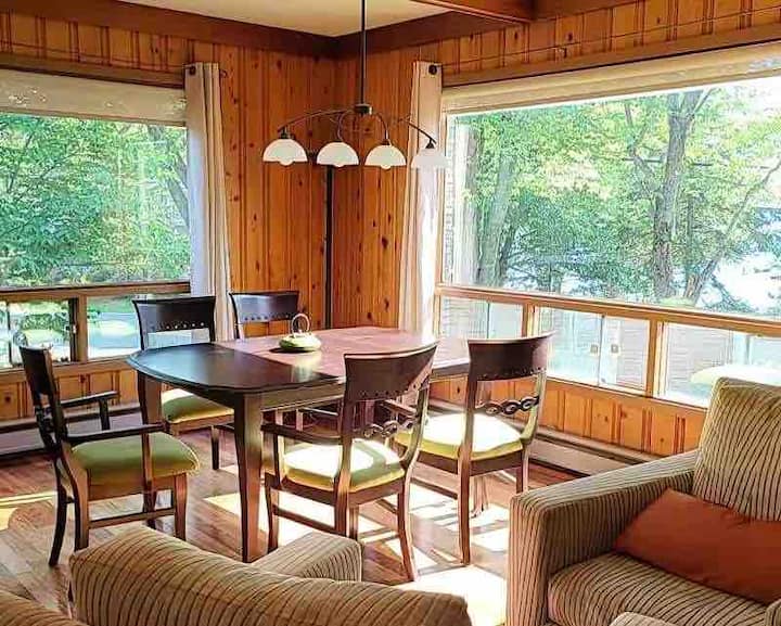 Lac Brome 5bds ,Hot-tub & 10  Parkings &Tree House - Québec