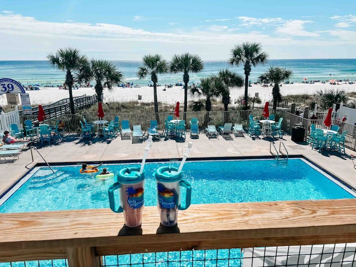 Salty Days Townhouse
*Snowbird Special $1500 Month - Panama City Beach, FL