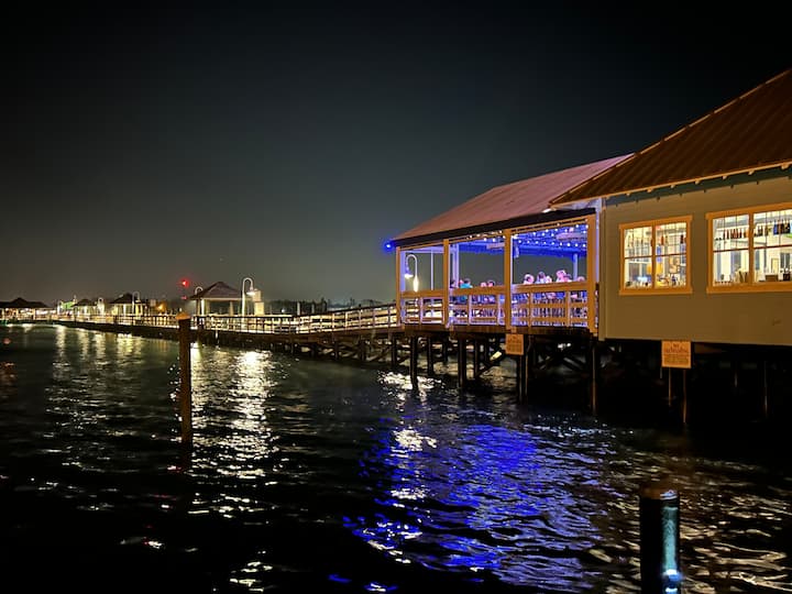 Ami Bridge Street Pier On Sarasota Bay Beach House - Bradenton Beach, FL