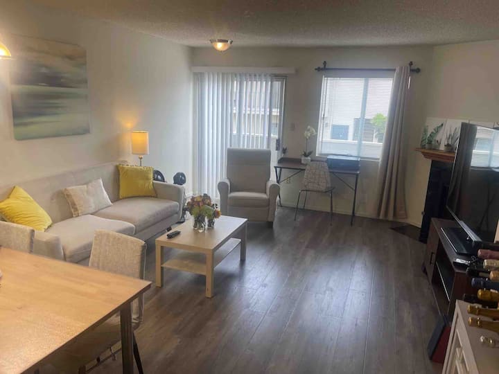 2 Bed 2.5 Bath Prime Wla Apartment Fast Internet - Santa Monica, CA