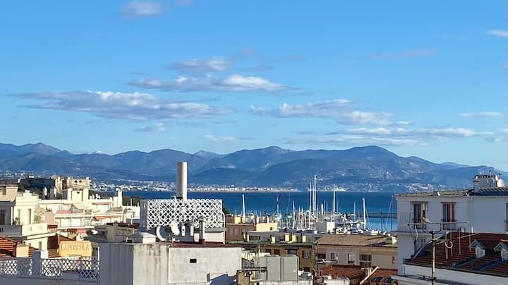 2p Last Floor With A Sea View In The Center - Antibes