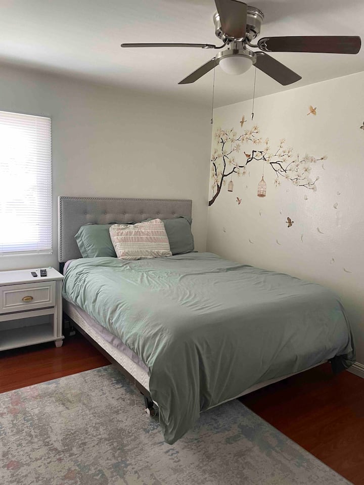 Spacious Bedroom Close 2 Airport - Burbank, CA