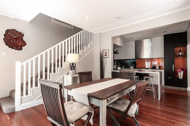 Beautiful Bellevue Home With Backyard - Coogee