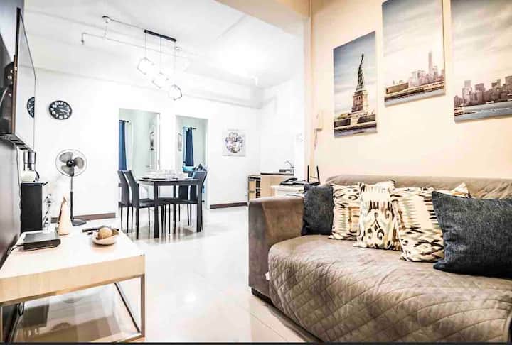 Vipstays_2br Home In Tomas Morato Qc Wifi 50mbps - Metro Manila