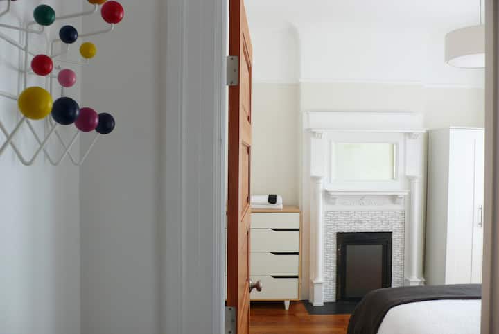3 Bed "Hip Edwardian"  Cute House, Neighborly St - San Francisco, CA