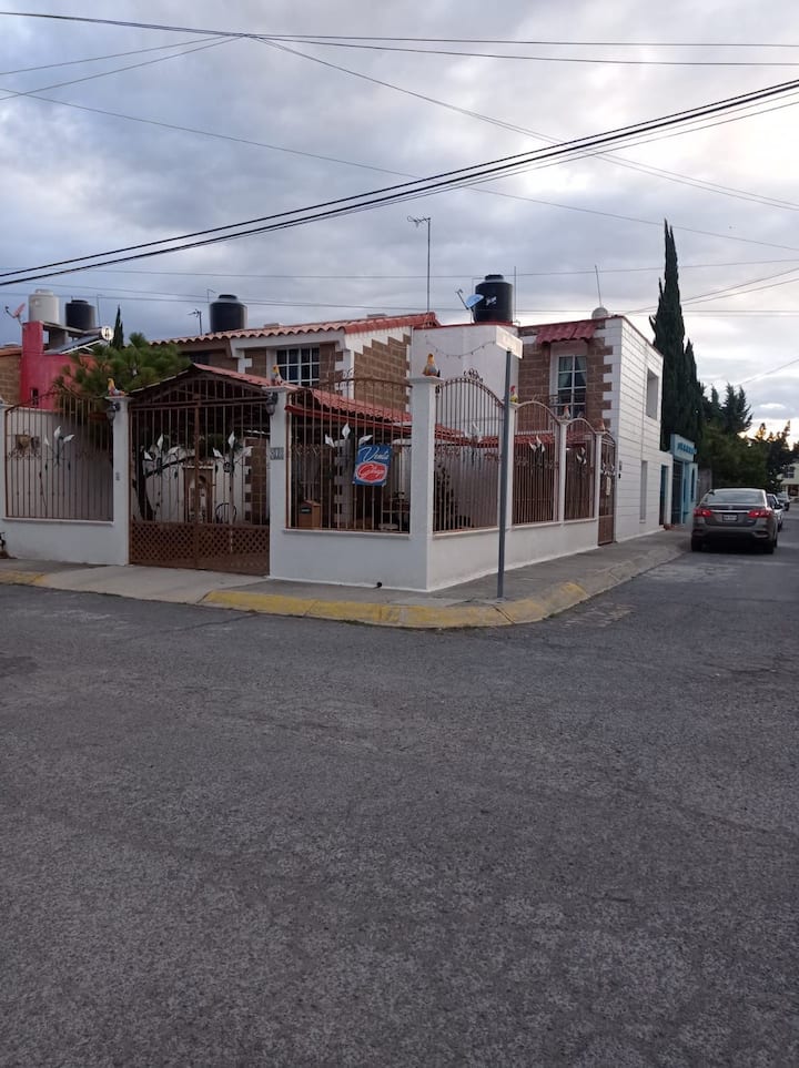 Hermosa Casa En Esquina Bien Ubicada Y Segura - Pachuca