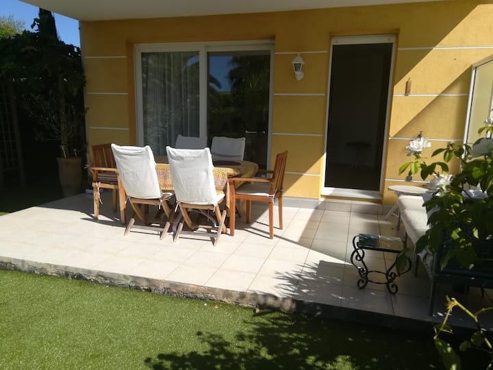 Antibes, T3 Jardin, Piscine, Calme, Proche Mer. - Antibes