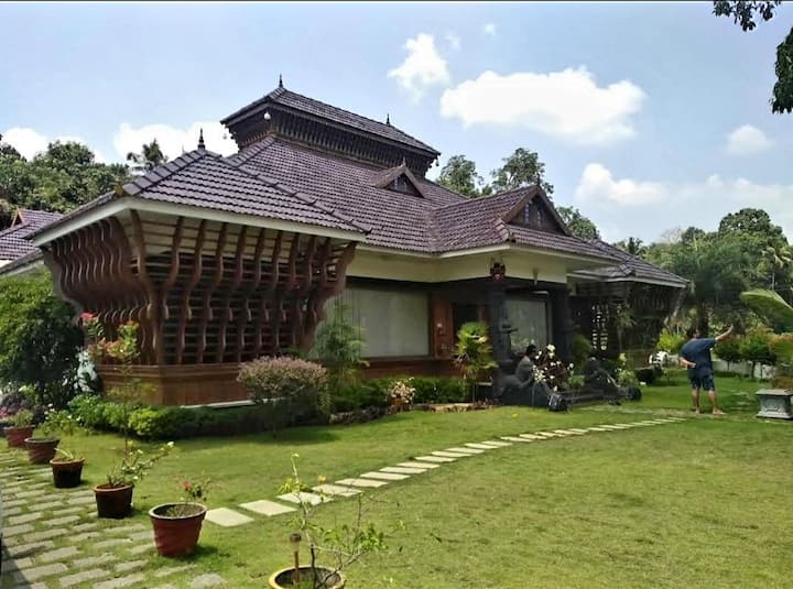 10r Private Pool Resort, Airport - Kothamangalam