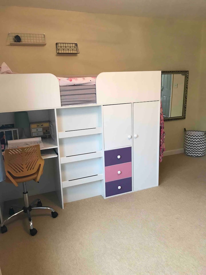 Detached Warm Family Home In Country Village - Jersey