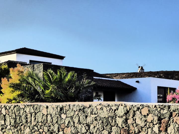 Stylish 5 Bedrooms Villa With Heated Pool. - Fuerteventura