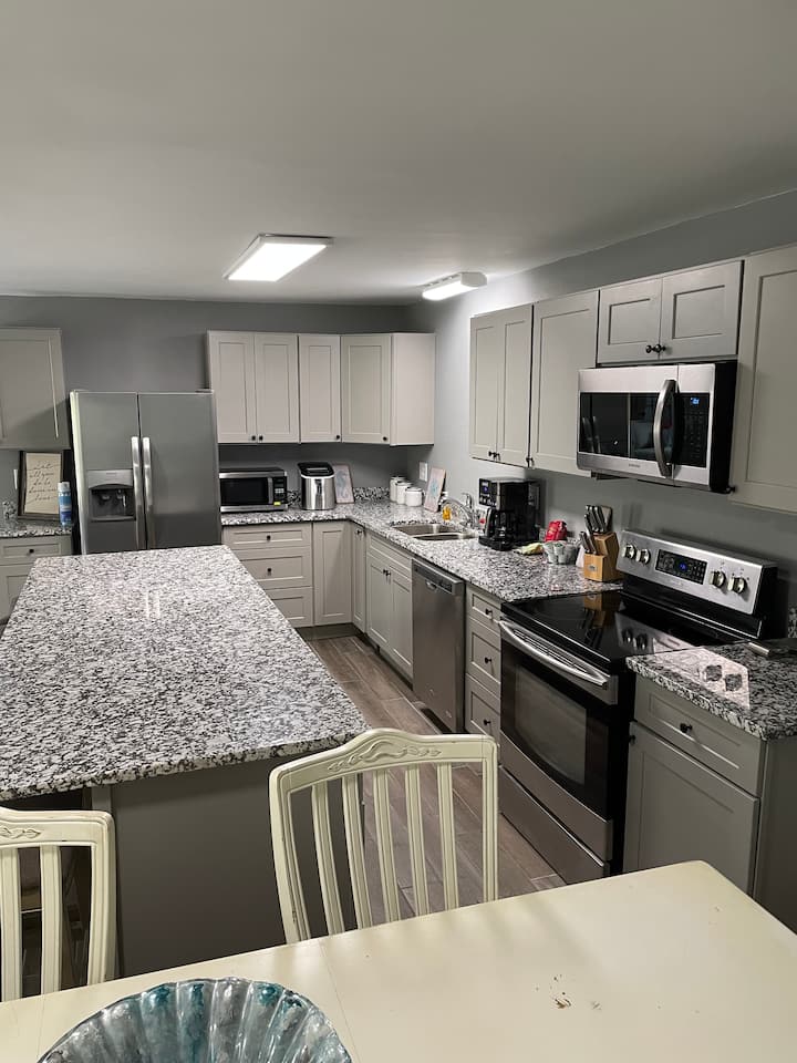 Huge Monthly Discounts 6 Bds! 2 Liv Areas! Pets Ok - Panama City, FL