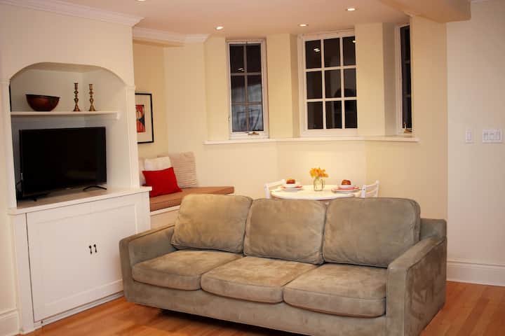 Studio  Apartment In Midtown - Toronto