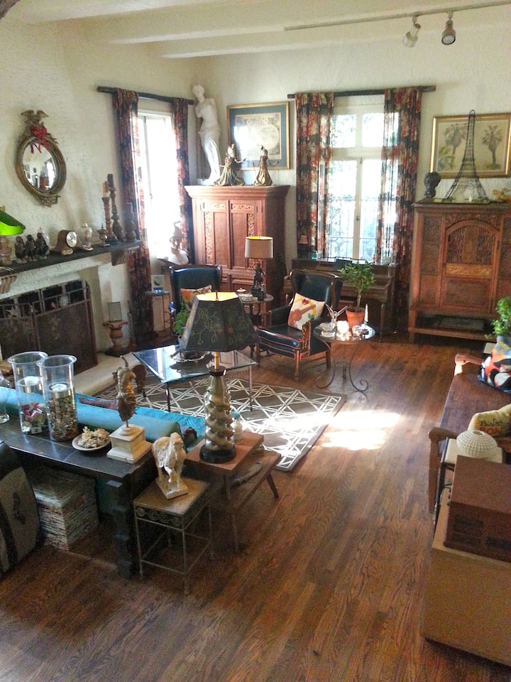 Gorgeous Central Large Room In Home - West Hollywood, CA