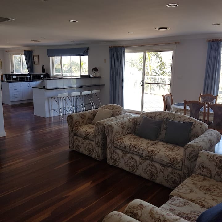 Dela Costa House Purple Room $195/night - Tuross Head