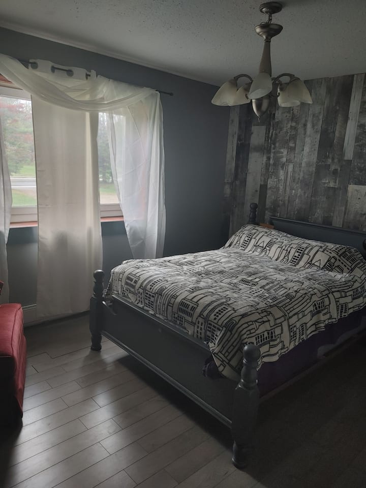 Peggy's Perfect Peaceful Pleasing Promise Place 4 - Sault Ste. Marie