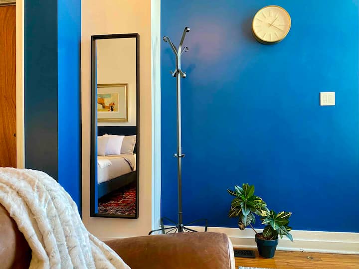 Historic Barbershop In Foodie Neighborhood - Philadelphia Flower Show