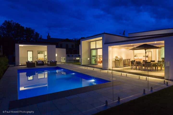 Westwood Pool House (Can Sleep 4 Adults) - Greytown