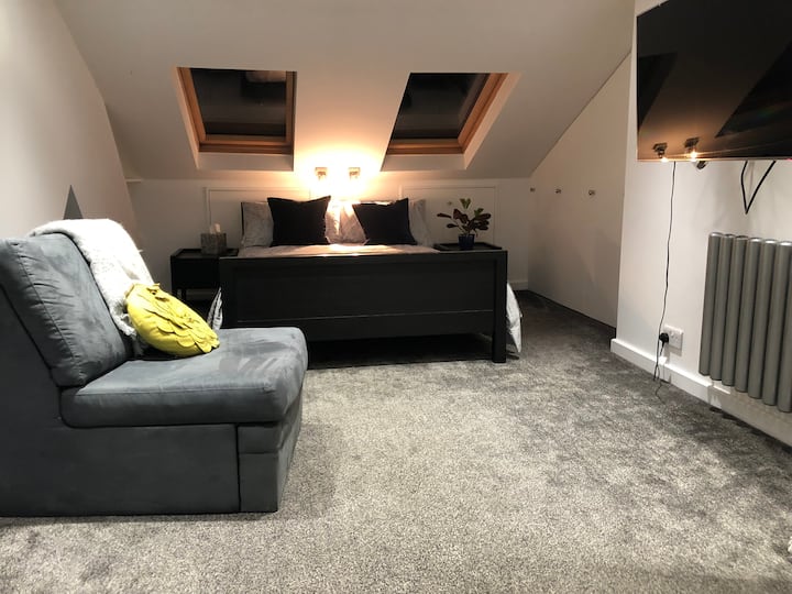 Private Cosy En-suite With Balcony Near Castle - Maidenhead