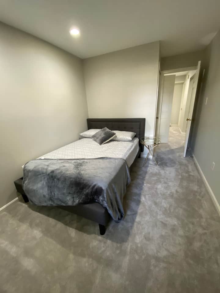 One Bedroom Basement Unit W Q Bed - Fairfax, VA