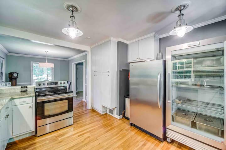 Buckhead Bungalow With Privacy - 