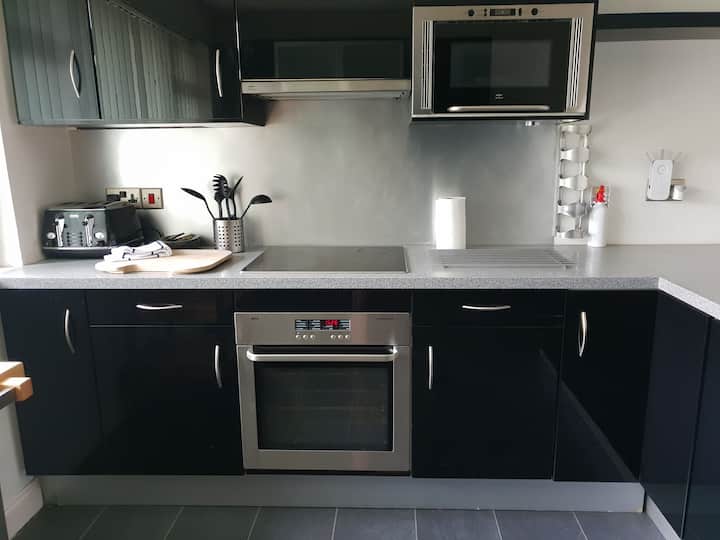 Clean, Modern Flat, Double Bed, Wembley - London