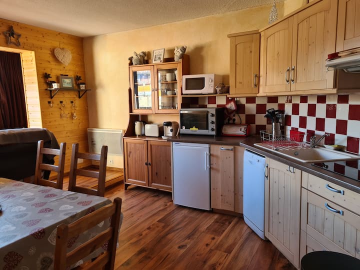 Joli T2 , 6 Couchages . - Orcières