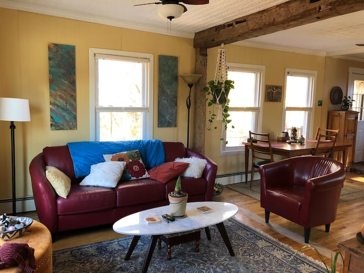 Your Serene Maine Stay: Calm Vibe, City Access - Westbrook, ME