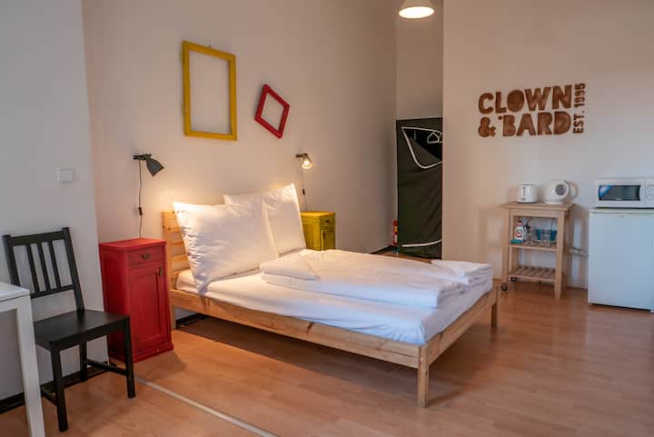 Cozy Ensuite Room For Two In Lively ŽIžkov - プラハ