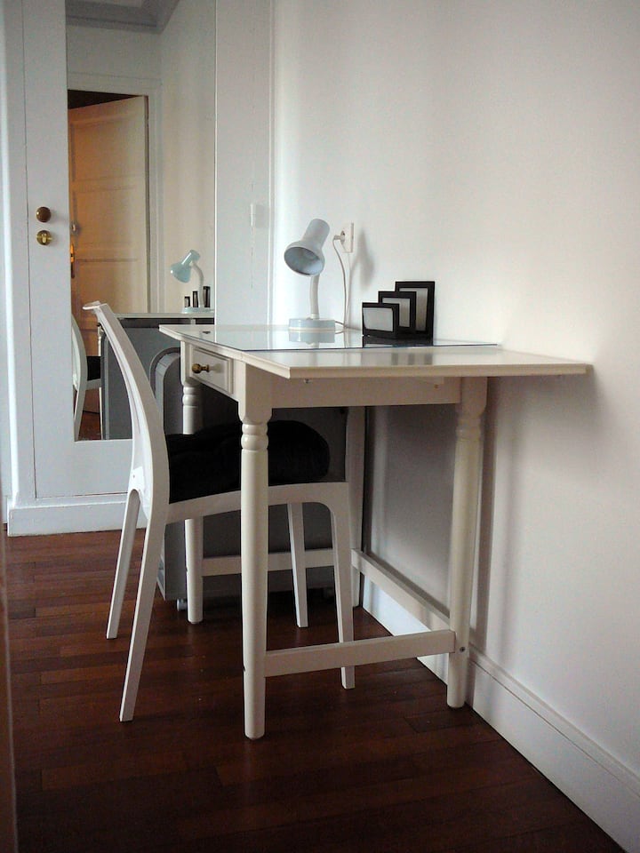 Spacieuse Chambre Claire-appartement De Standing - Paris