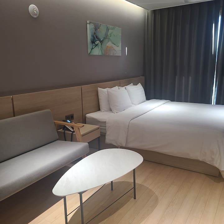 당신의 쉼을 즐겨볼수 있는 편안한 체스터를 추천해요 - Sokcho-si