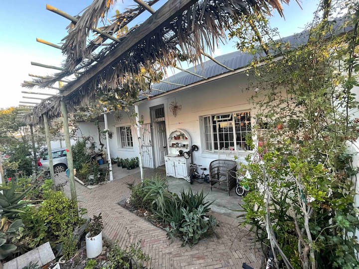 Characterful Farmhouse In Diverse Neighbourhood - Ciudad del Cabo