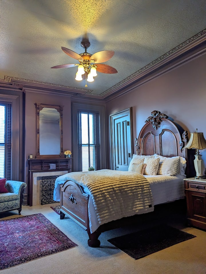 Suite For 2 In Victorian Mansion (Pomeroy Room) - Toledo, OH