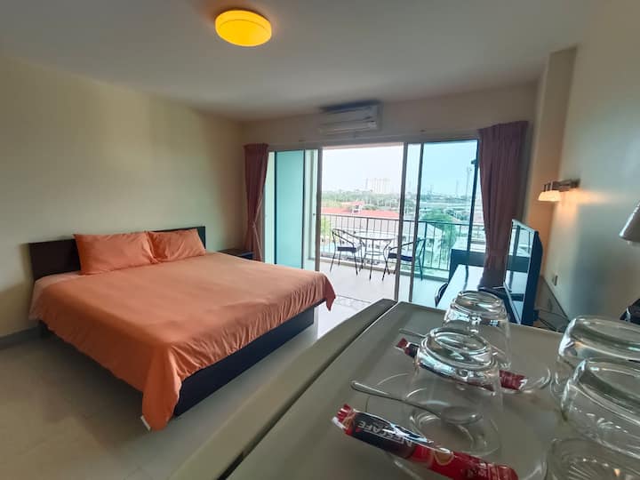 Jomtien Beach Apartments - Pattaya City