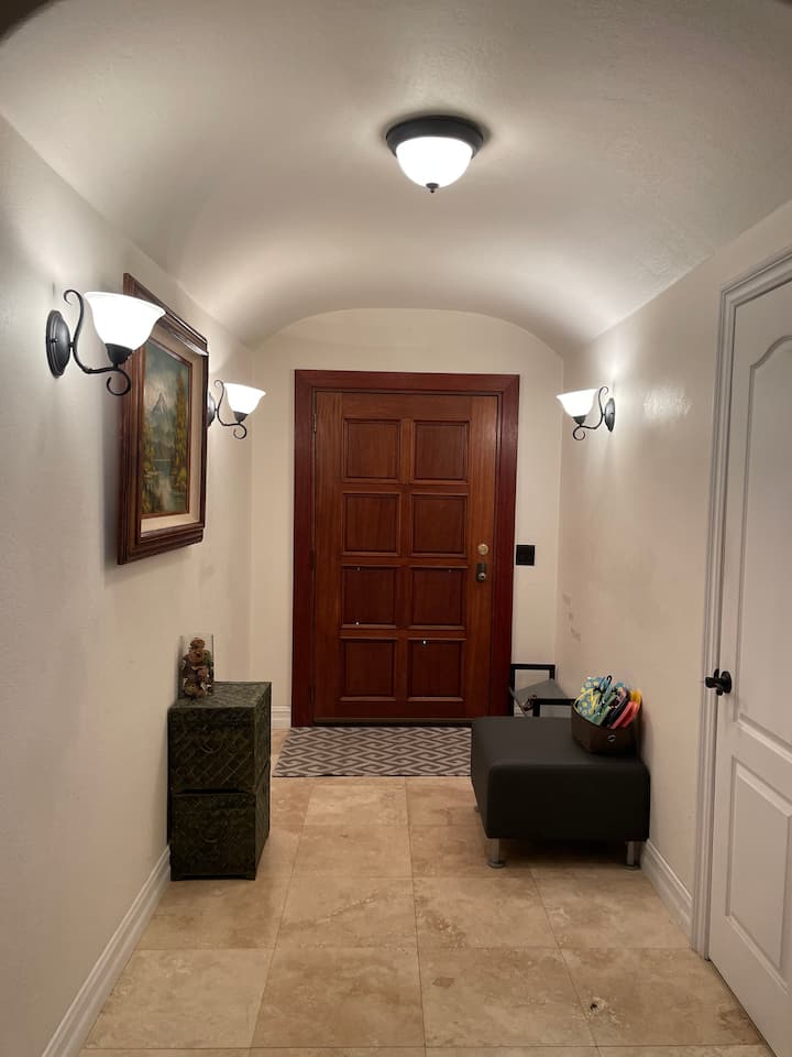 4 Guests/4 Beds /Huge Shower/ Master Bedroom - Fallbrook, CA