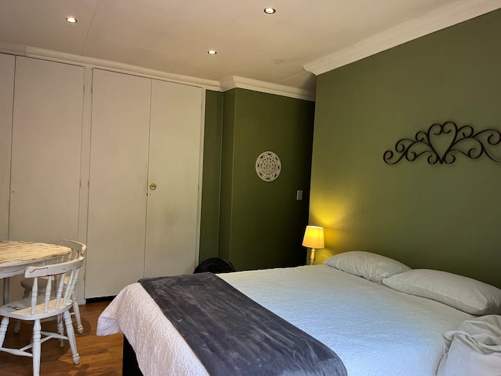 Studio Pvt Room,own Entrance, On-suite Bathroom - Boksburg