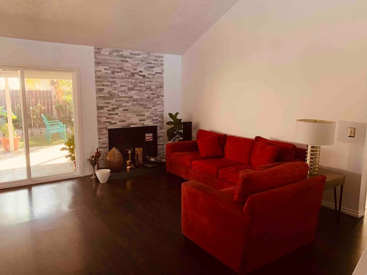 Private Room In Mid-century Modern Home (B) - Moreno Valley, CA