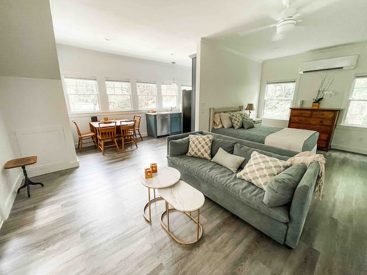 New Gated Decatur Carriage House - Decatur, GA