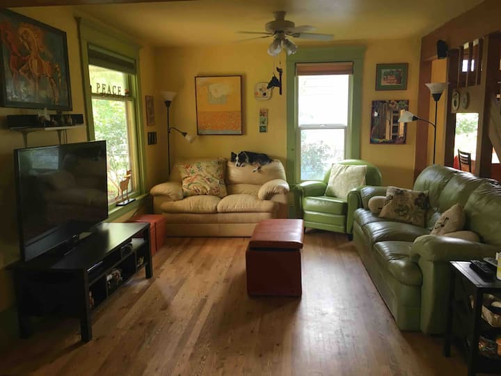 Colorful, Calm , Pet Friendly, Private Room/bath - 미줄라