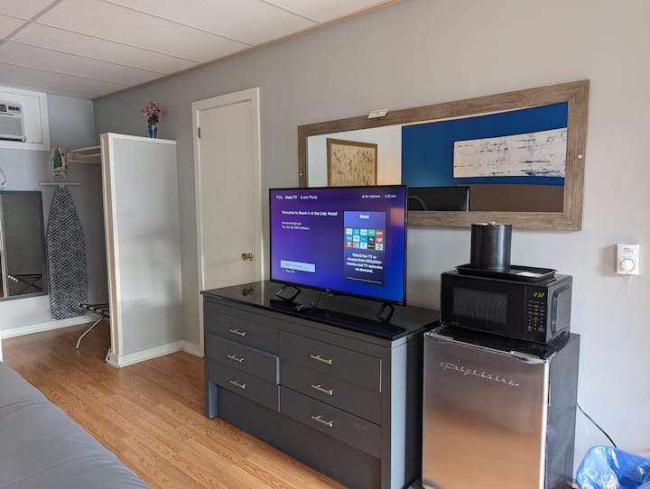 Room With Two Beds In Lake George Village/// - Lake George, NY