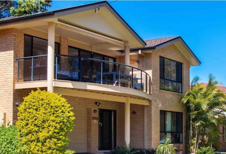 4 Bedroom Modern House Opposite Wallis Lake - Forster