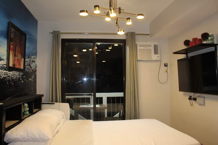 Studio Haven In Pinesuites Tagaytay By Crown Asia - Amadeo
