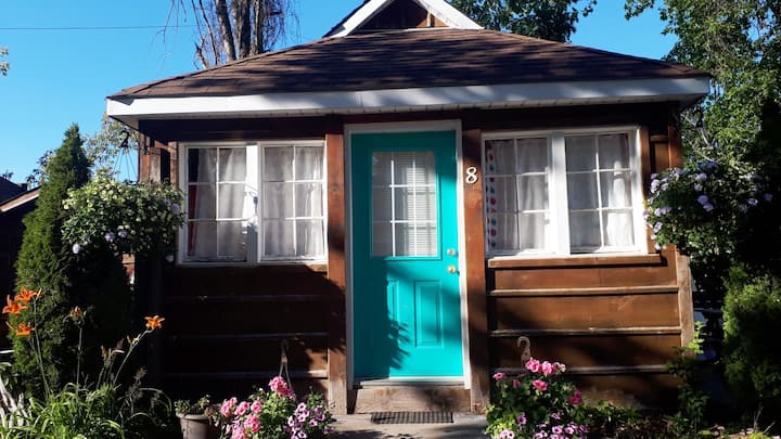 Cozy Cabin #8, One Block To Beach - Grand Bend