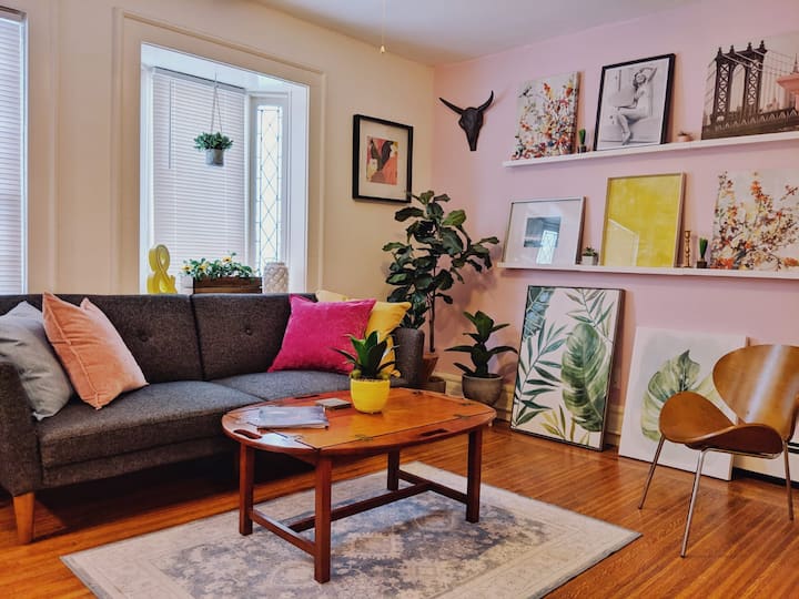 Vibrant Apartment In The Heart Of Elmwood Village - Buffalo, NY