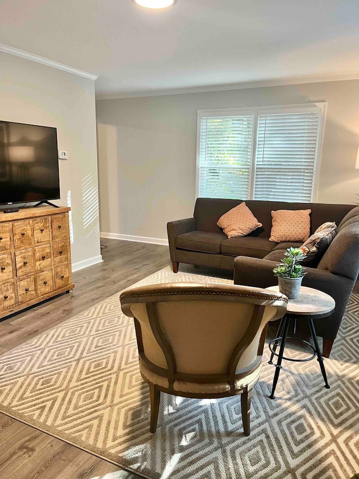 Remodeled Townhome In North Hills - Raleigh, NC