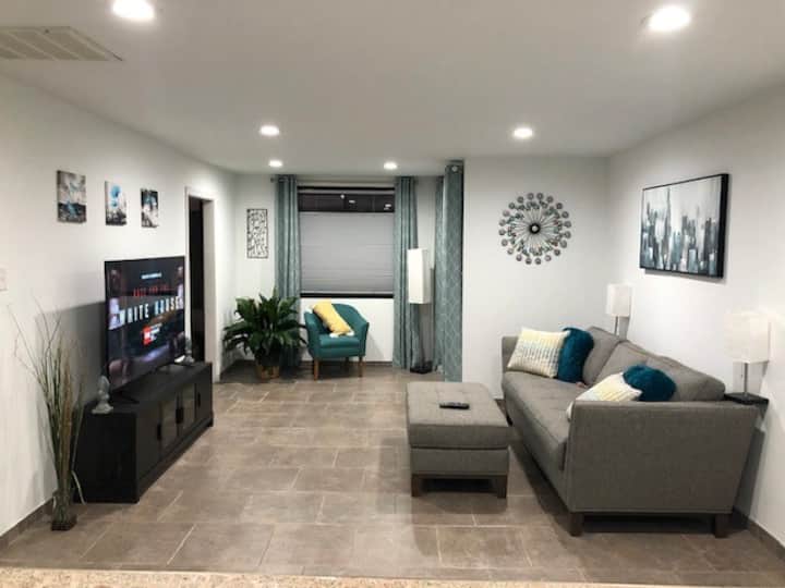 Great Location In Oak Lawn Neighborhood - Dallas, TX