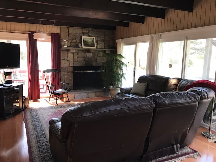 Candlewood Lakehouse Home, Private Dock, Kayaks - Bridgewater, CT