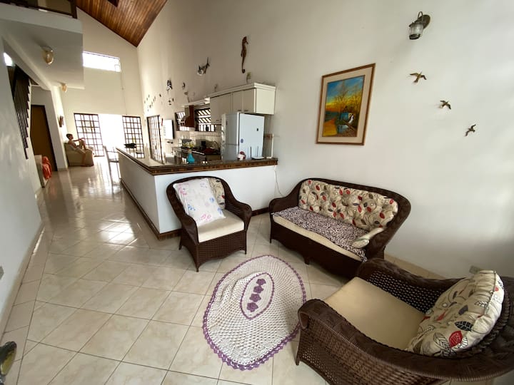 Confortável E Ampla Casa No Centro De Guaratuba - Guaratuba