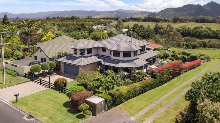 Bird Watchers Paradise In Fabulous Coastal Area - Katikati